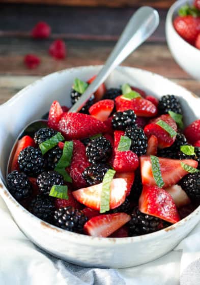 Easy Berry Fruit Salad – Domestic Dee
